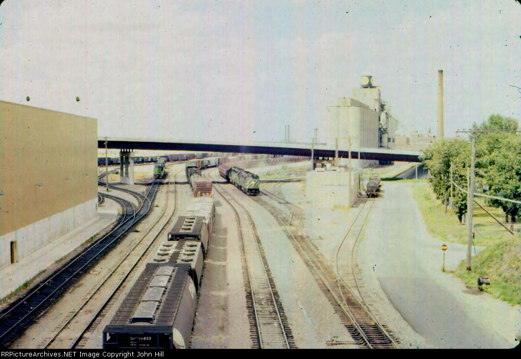 1015-29 Eastbound BN ore train at Northtown Yard